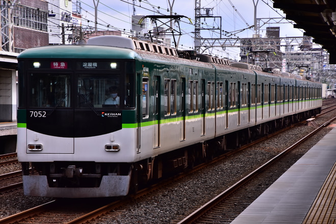 寝屋川車庫 7000系 7002F の写真 |鉄道写真投稿サイトTrain-Directory