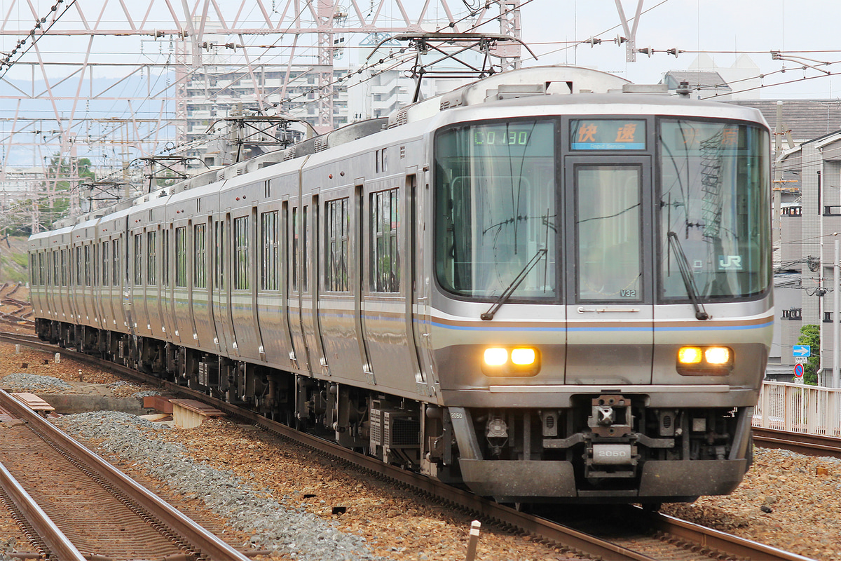 Train-Directory JR西日本223系V32編成の写真一覧