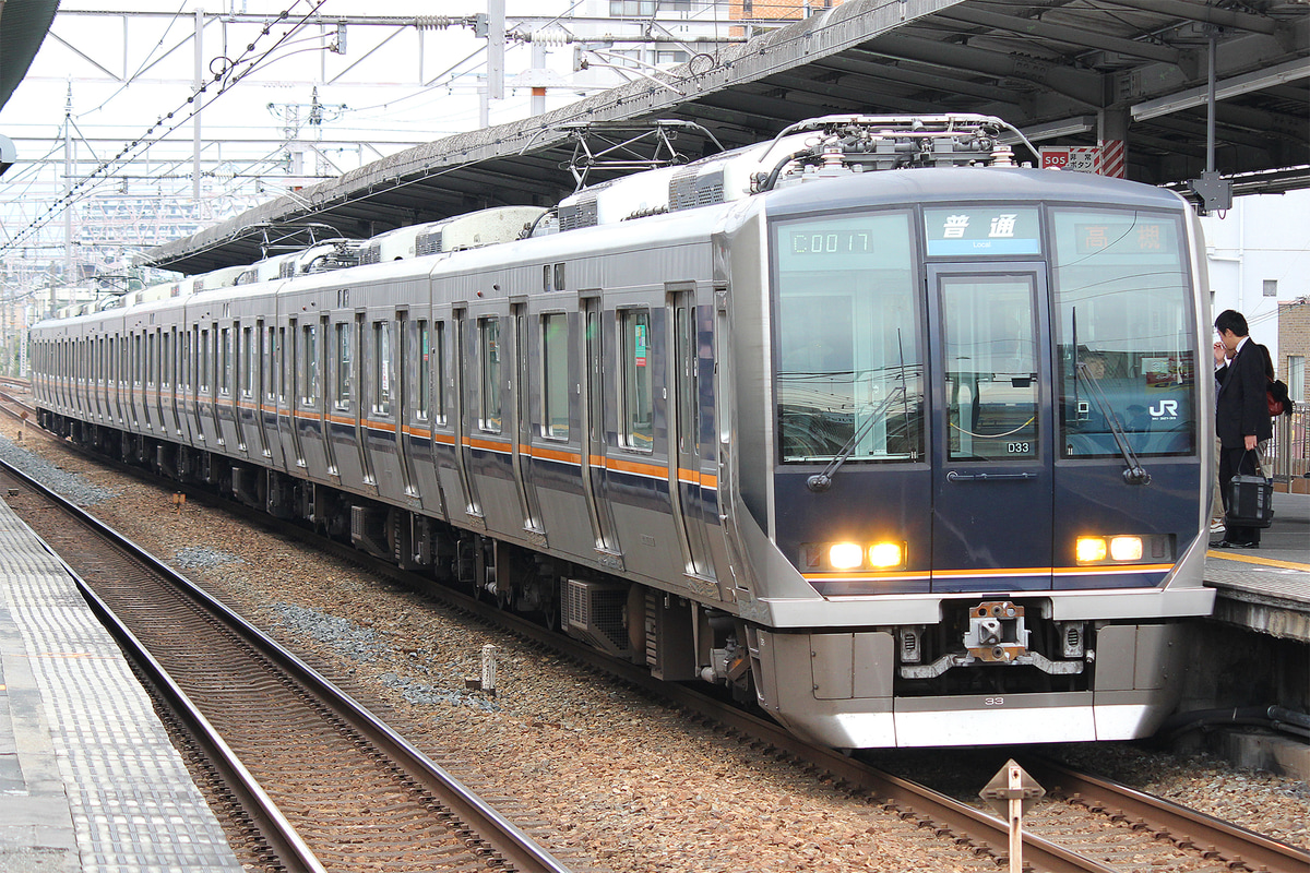 Train-Directory JR西日本321系D33編成の写真一覧