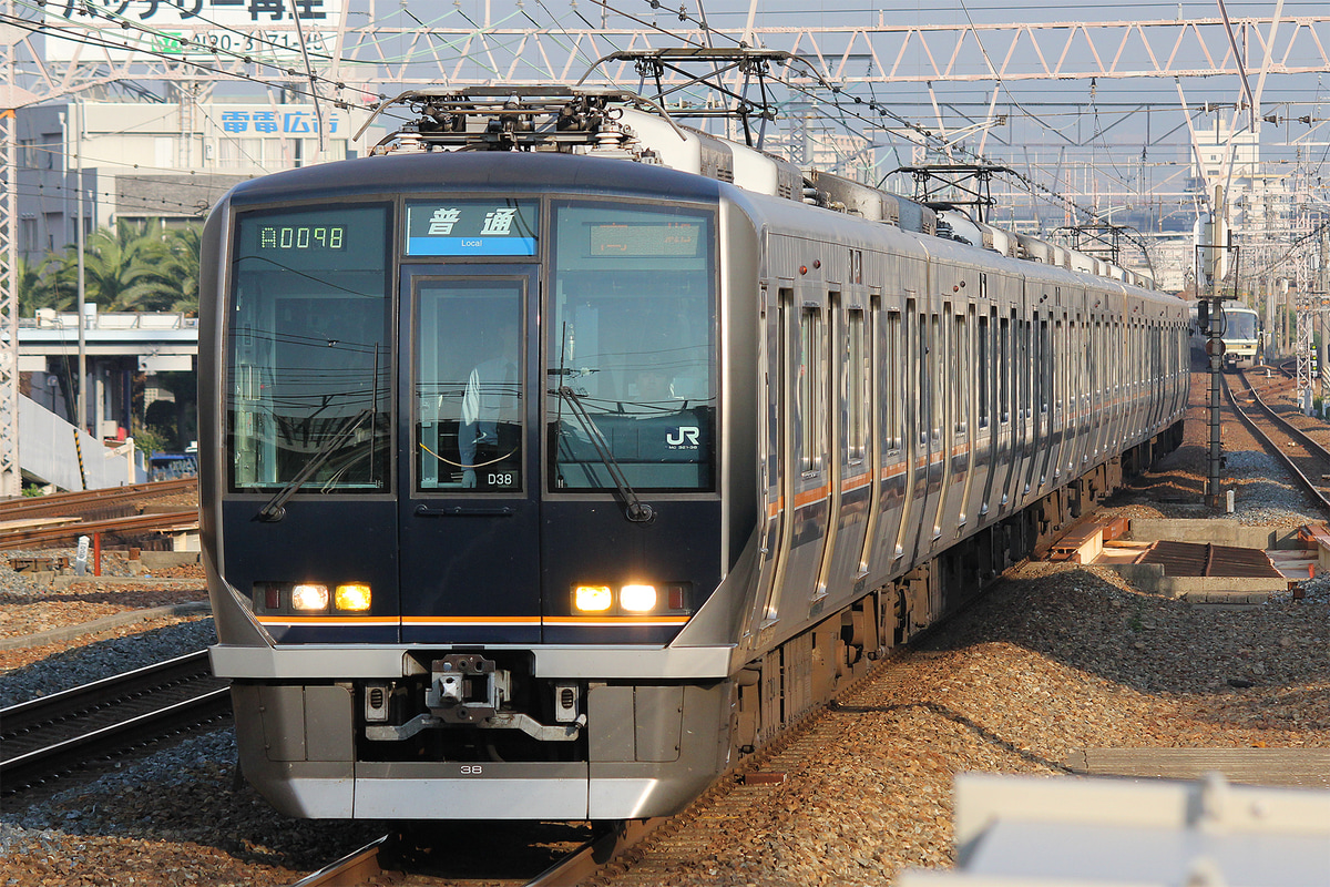 Train-Directory JR西日本321系D38編成の写真一覧