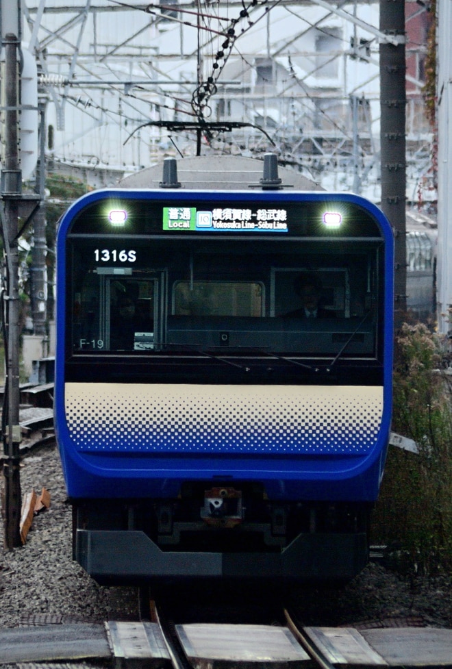 鎌倉車両センター本所 E235系 クラF-19編成 の写真 |鉄道写真投稿サイトTrain-Directory
