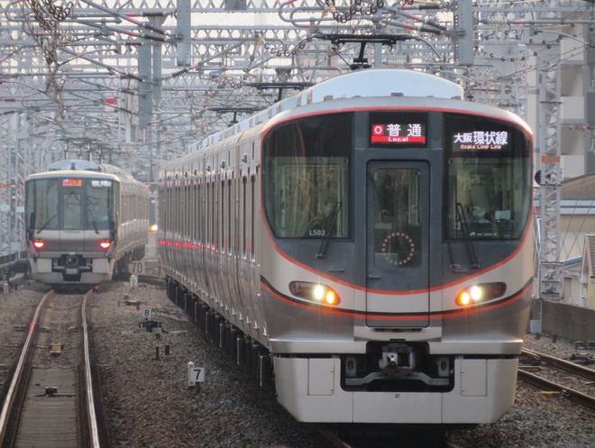 吹田総合車両所森ノ宮支所 323系 LS02編成 の写真 |鉄道写真投稿サイトTrain-Directory