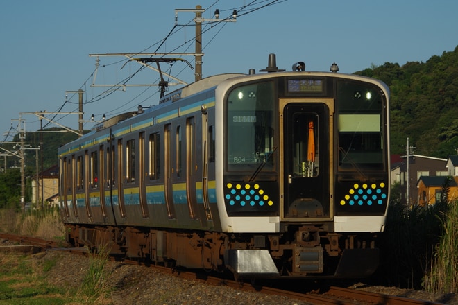 幕張車両センター本区 E131系 マリR04編成 の写真 |鉄道写真投稿サイトTrain-Directory