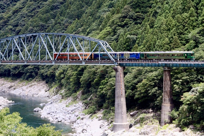 高松運転所 キロ185系 1001 の写真 |鉄道写真投稿サイトTrain-Directory