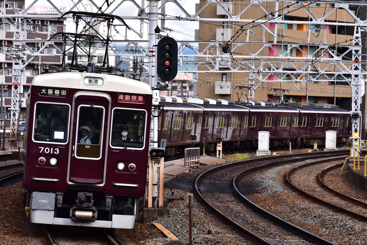 西宮車庫 7000系 7013F の写真 |鉄道写真投稿サイトTrain-Directory