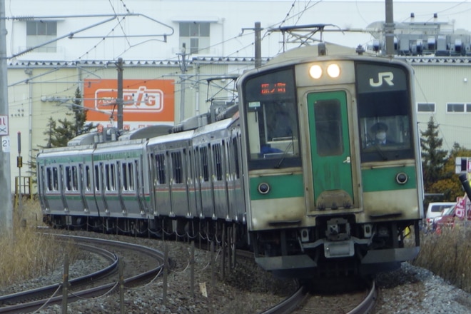 仙台車両センター 701系+E721系0番台 1016+P-?? の写真 |鉄道写真投稿サイトTrain-Directory