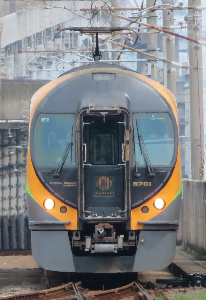 松山運転所 8600系 E1編成 の写真 |鉄道写真投稿サイトTrain-Directory