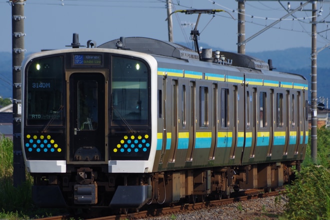 幕張車両センター本区 E131系 マリR10編成 の写真 |鉄道写真投稿サイトTrain-Directory