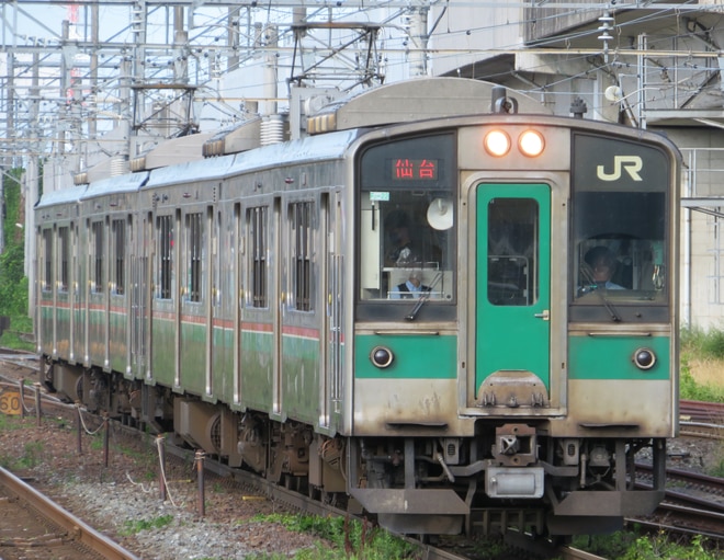 仙台車両センター本所 701系 センF2-22編成 の写真 |鉄道写真投稿サイトTrain-Directory