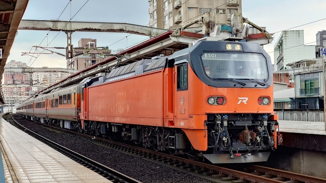 七堵機務段 E500型 E501 の写真 |鉄道写真投稿サイトTrain-Directory