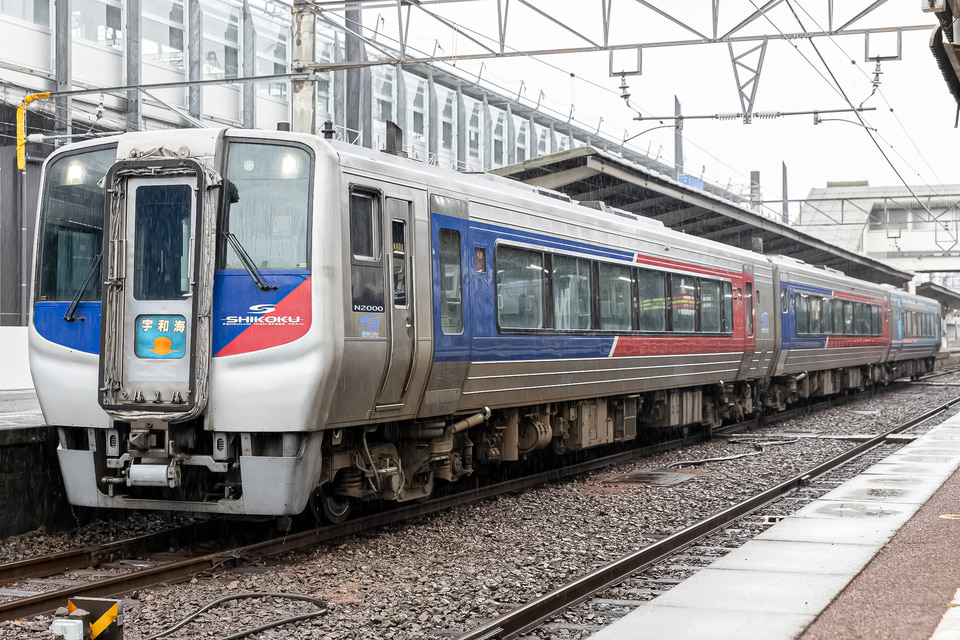 JR四2000系2463の編成データ、編成表、ニュース、写真|2nd-train
